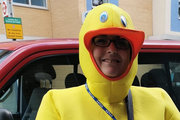 ‘Derek the Duck’ fundraiser Kelly dies – Brain Tumour Research